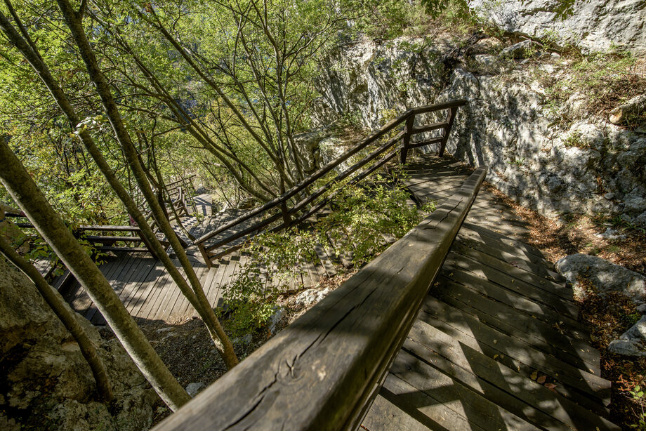 Staza Stinice – Roški slap – Oziđana pećina – NP Krka – Nepoznata Krka